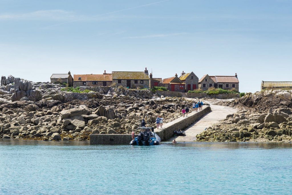 URGENT REPAIRS TO LES MINQUIERS SEA DEFENSE: APPROVED - Socrates ...